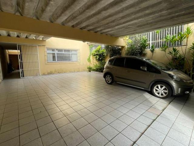 VENDO LINDO SOBRADO NO BAIRRO CAMPO GRANDE COM SEIS VAGAS DE GARAGEM!