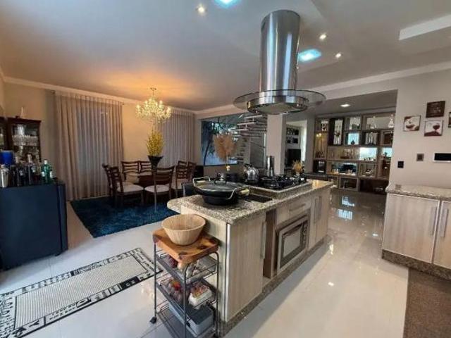 Vendo Lindo Sobrado com 3 Quartos no Jardim Esplanada II SJC