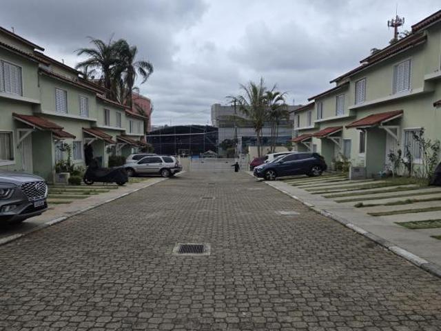 VENDO LINDO SOBRADO EM CONDOMÍNIO FECHADO NO BAIRRO PEDREIRA!
