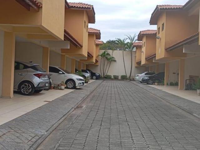 VENDO LINDO SOBRADO EM CONDOMÍNIO NO CAMPO LIMPO