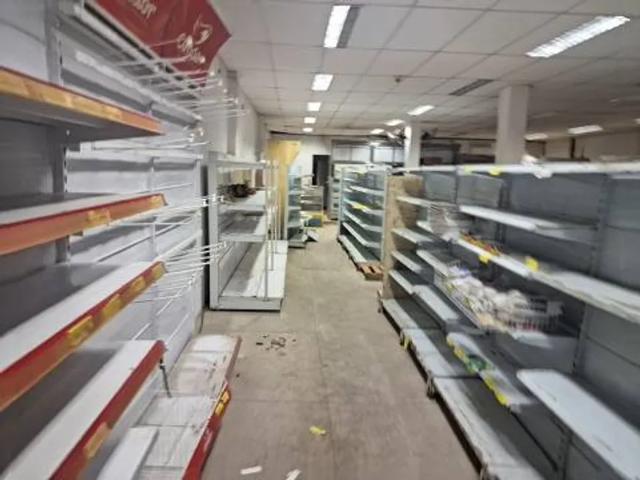 Vendo Lojao comercial em Sepetiba, estrada de Sepetiba, prédio com todo maquinaria R$ 1 200.000.00