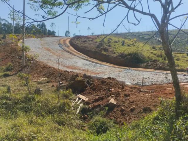 Vendo lotes a 1,5 km da Rodovia Presidente Dutra