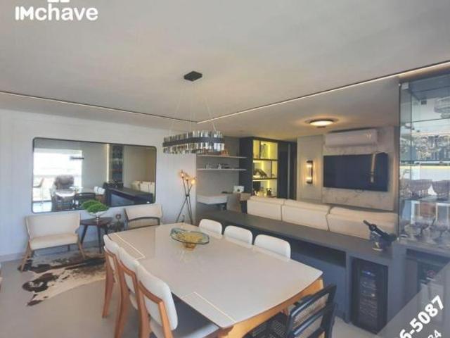 Vendo Magnífico Apartamento com 2 suítes em 104m² e 2 vagas de garagem