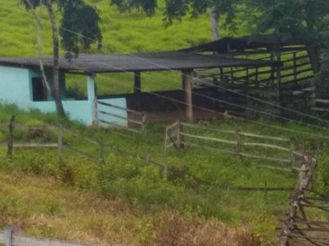 VENDO MARAVILHOSA FAZENDA A 40KM DO DF COM ESCRITRURA E REGISTO MUITA ÁGUA!