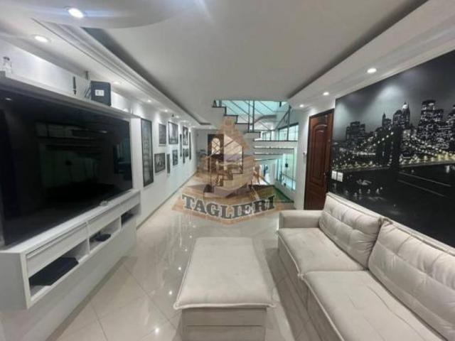 Vendo maravilhoso sobrado alto padrão medindo 233m2. 3 suítes 7 vagas salão