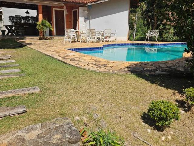 Vendo ótima casa no condomínio palavra da vida com.piscina e gourmet