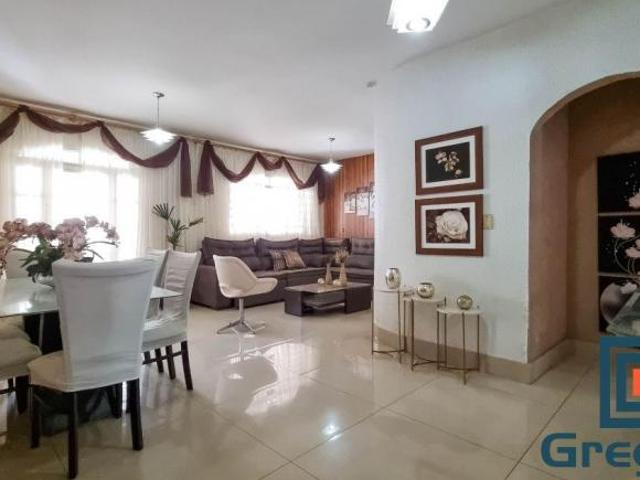 Vendo ótima casa 03 quartos com suíte na Col. Agr. Samambaia, Vicente Pires!