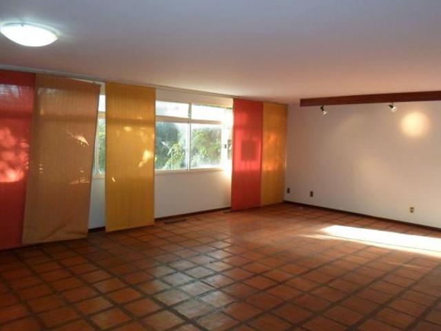 Vendo ótimo 04 quartos, suíte e 02 vagas na SQS 309