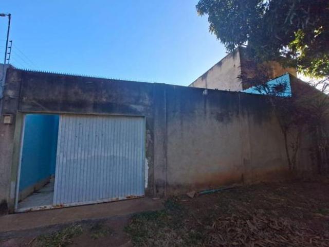 VENDO ÓTIMO TERRENO COM 2 CASAS EM LOCALIZAÇÃO PRIVILEGIADA EM SOBRADINHO!