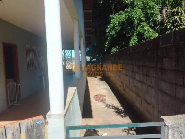 Vendo ou permuto por casa em com 850 m² com 3 quartos em Paraisópolis, MG