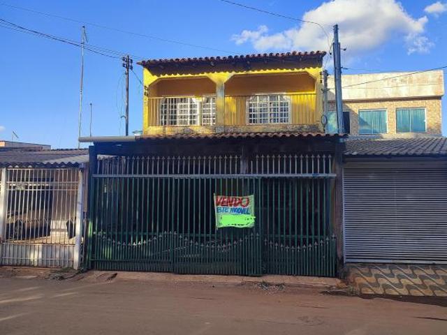 Vendo ou Sobrado com IPTU na QNL JN