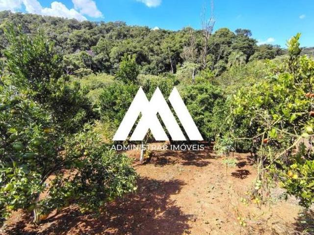 Vendo sitio em Itatiaiuçu de 4.000m² com 02 casas com excelente localização