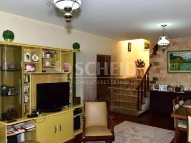 Vendo sobrado na Vila São Pedro, 183m², 3 dorms. 1 suíte, 3 vgs, 4 WCs, quintal, jardim, mobiliado
