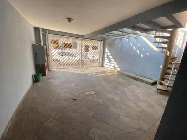 Vendo sobrado no Alvorada, quintal amplo com Jardim Espaço para Piscina