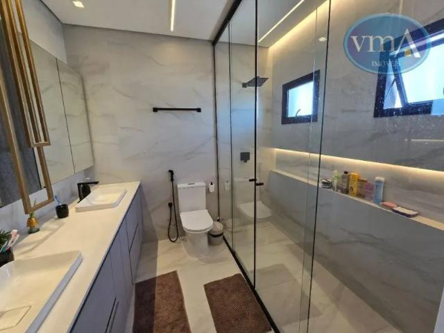 Vendo Sobrado Novo, 314,00 m2, 3 Suítes, Condomínio Florais do Parque, Região Jardim Itália, Cuiabá