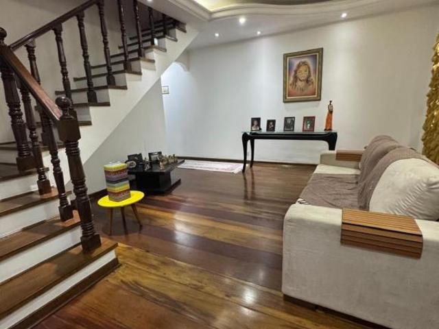 VENDO SOBRADO ALTO PADRÃO – R$ 899 MIL