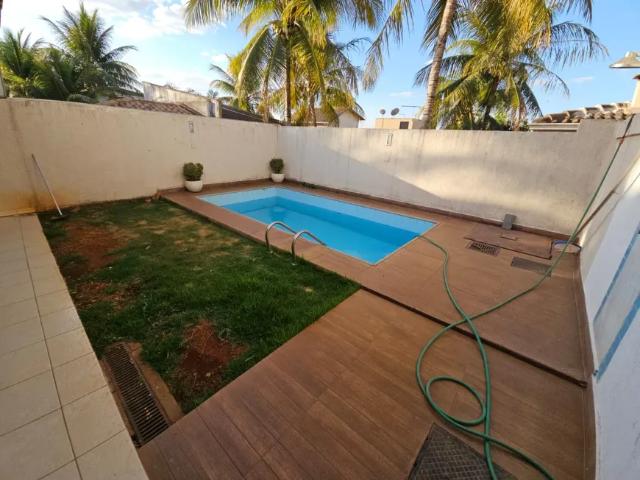 Vendo sobrado com 5 quartos no Portal do Sol I com 205 m² de construção