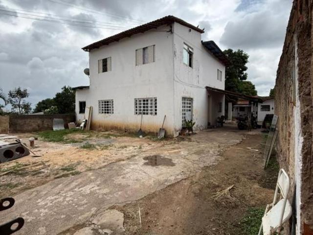 VENDO SOBRADO EM CONDOMÍNIO FECHADO! LOTE 560 M²! PARTE TÉRREA PRECISA REFORMA!