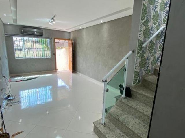 Vendo Sobrado fino acabamento 3 Dormts 1 suíte ar condicionado, placa solar 3 vagas quintal