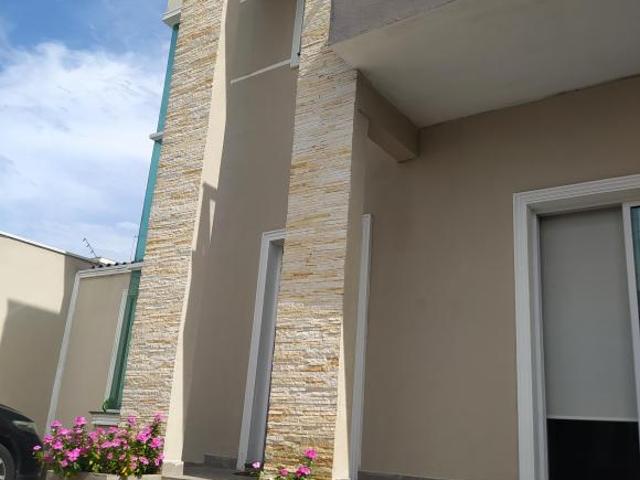 Vendo sobrado Villa Branca Jacareí