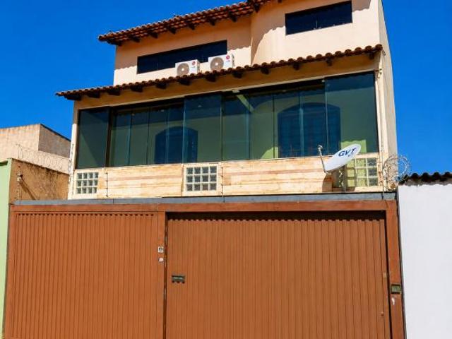 Vendo Sobrado 4 Quartos, 3 andares, Areal