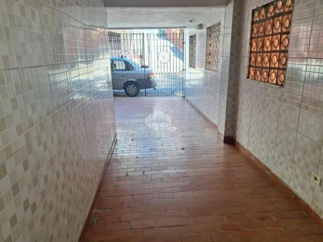 Vendo/Alugo Sobrado com 3 dormitórios e 2 vagas de garagem
