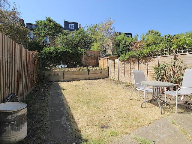 Venetia Road, London N4, 2 bed maisonette to rent, £2,600 pcm | PrimeLocation
