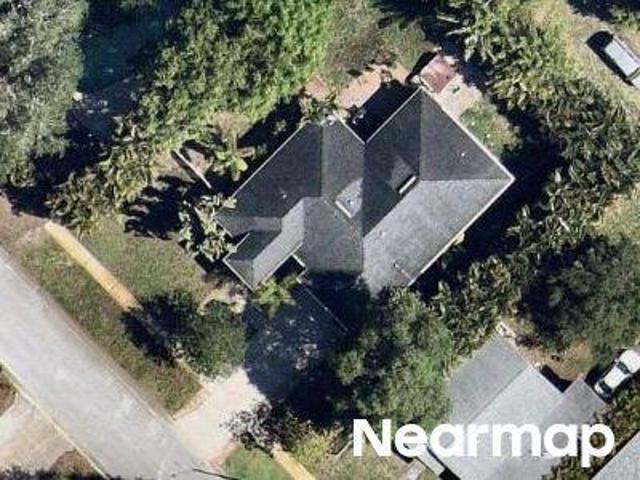 Venetian Blvd NE