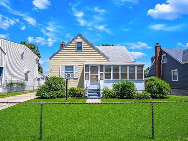 Venetian Blvd, Lindenhurst, Home For Sale