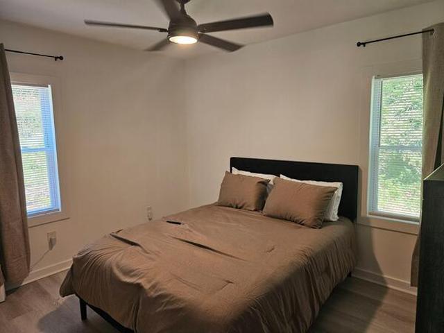 Venetian Hills Home, a 4 minute walk to transit stop Campbellton Rd SW @ Lorenzo Dr SW