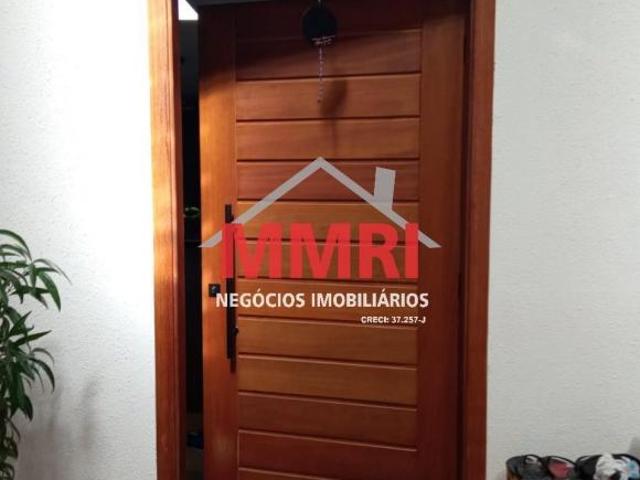 Venha conferir essa incrível chácara no condomínio Aquarius! 3 quartos, suite com closet, 2 salas e