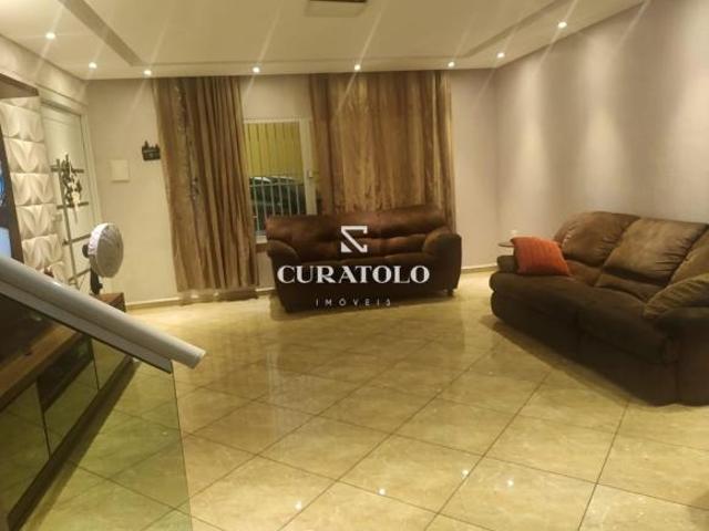 Venha conhecer a casa ideal na Vila Curuçá: Com amplos 250 m², 3 quartos e 4 vagas cobertas Com ch