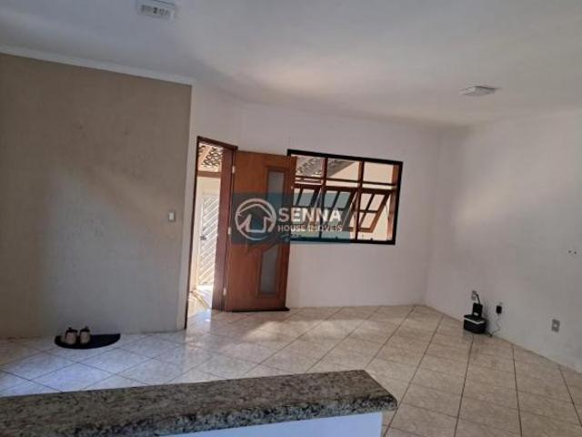 Venha conhecer essa belíssima casa no Jardim Itália em Várzea Paulista! Com 2 quartos, sendo 1 suíte