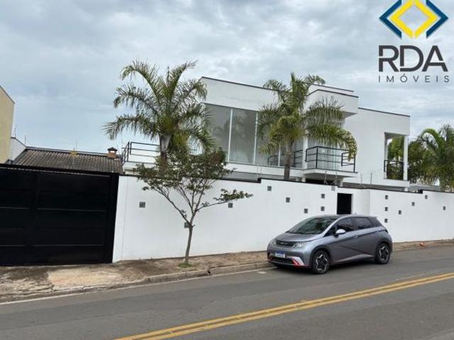 Venha conhecer essa incrível oportunidade de adquirir um sobrado no Jardim Regente! Com uma área tot