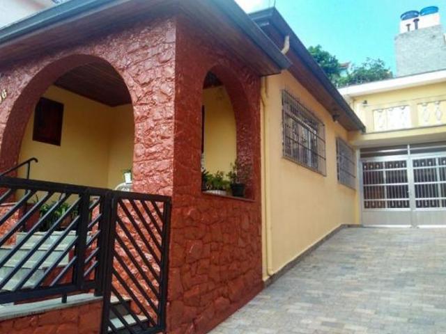 Venha conhecer essa incrível casa térrea que conta com uma edícula, perfeita para quem busca confort