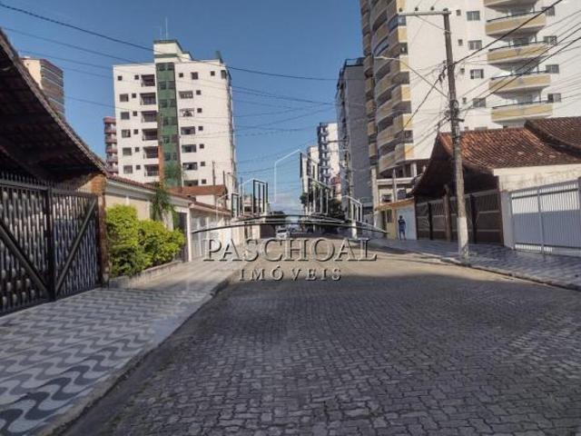 VENHA CONHECER ESTA MAGNIFICA CASA 2 DORMITÓRIOS SENDO 1 COM SUÍTE À 250 METROS DA PRAIA