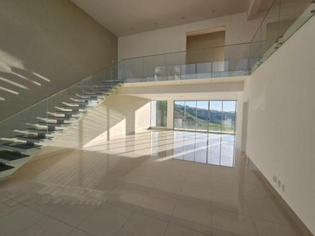Venha conhecer esta encantadora Casa dos sonhos no Spinna Ville!