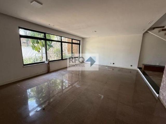 Venha conhecer esta incrível casa localizada no Jardim da Glória, um bairro tranquilo e seguro, perf