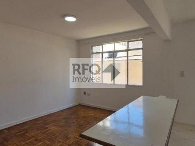 Venha conhecer este lindo apartamento localizado a poucos passos do Parque da Aclimação!