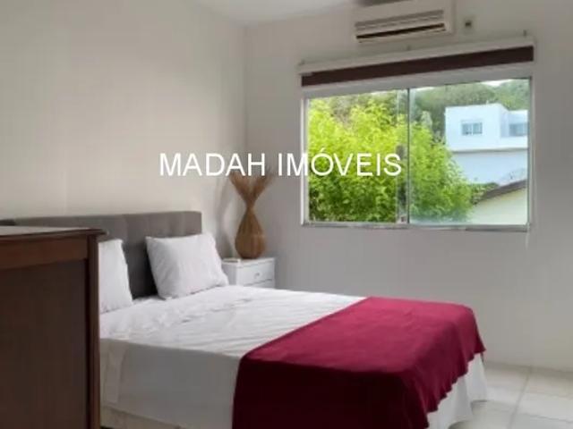 Venha desfrutar de um paraíso de tranquilidade e conforto! Esta casa espaçosa e repleta de luz natur