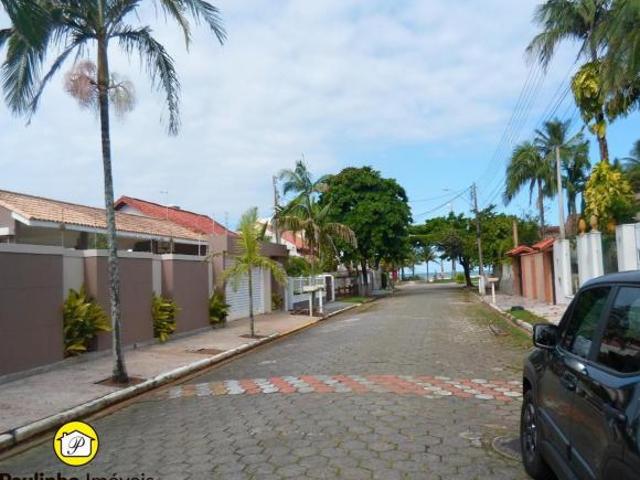 Venha morar com conforto e tranquilidade na praia de Peruibe, casa a 50m da praia