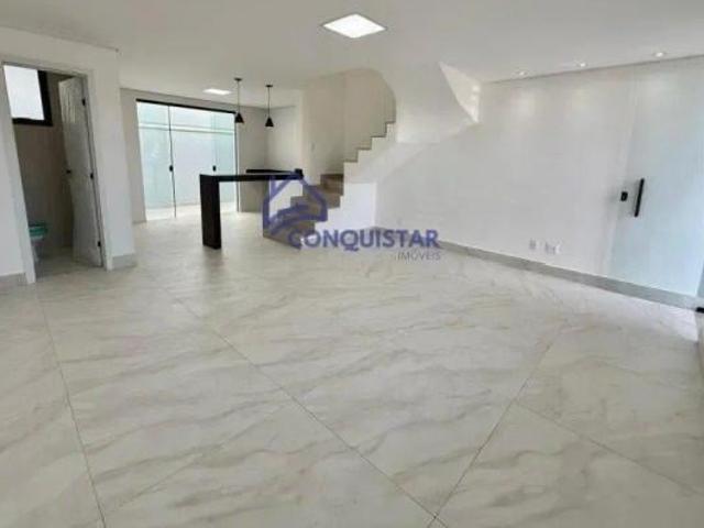 Venha morar em uma linda casa geminada duplex com entrada independente no Bairro Planalto!