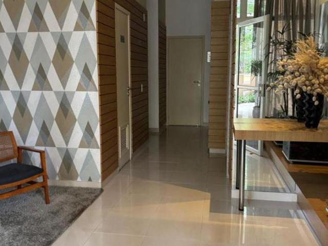 Venha morar na rua mais linda de Curitiba: 2 ou 3 quartos e 2 vagas, condomínio clube