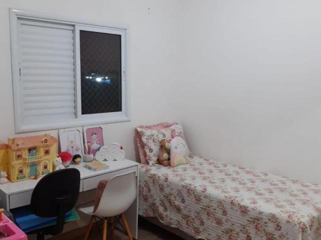 Venha morar no coração da cidade em um amplo apartamento com 3 quartos, sendo 1 suíte, perfeito para