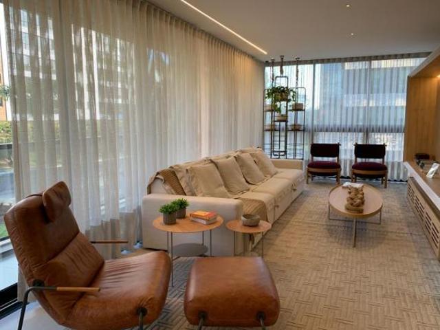 Venha se encantar com este espetacular apartamento de alto luxo na SQNW 111