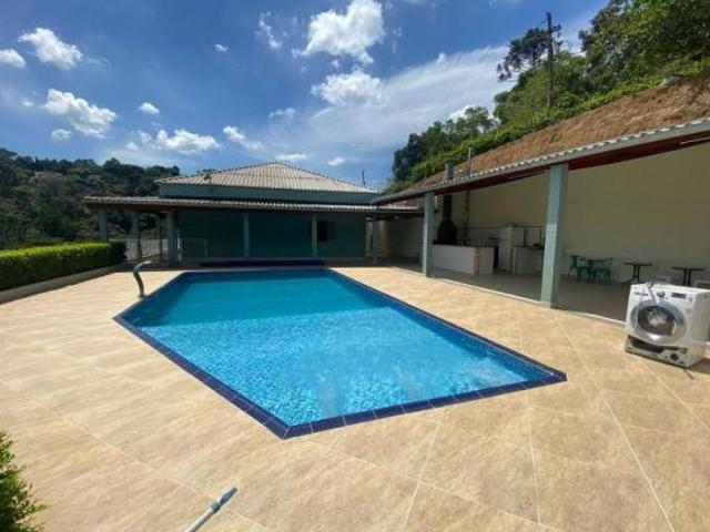 Venha se encantar com essa chácara de alto padrão em São Lourenço da Serra!