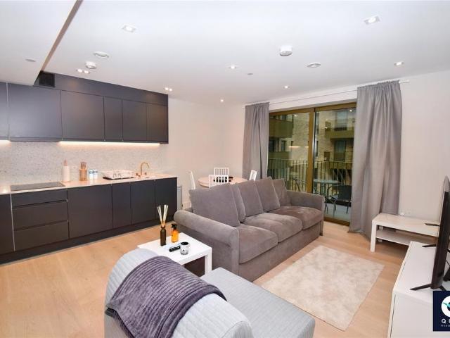 Venice Court, 16 Crompton Street. 2 bed flat to rent £3,500 pcm £808 pw