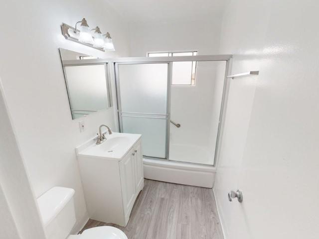 Venice Capri 1 Bedroom Apartment for Rent at 708 Venice Way, Inglewood, CA 90302 North Inglewood