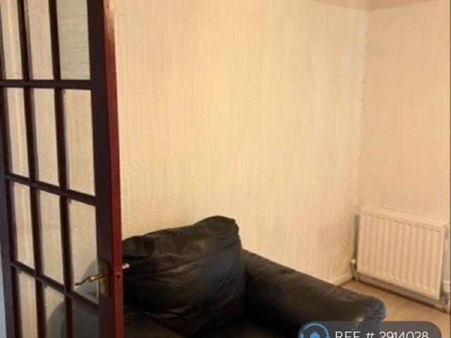 Vennacher Road, Renfrew, PA4 3 bed semi detached house to rent £1,195 pcm £276 pw