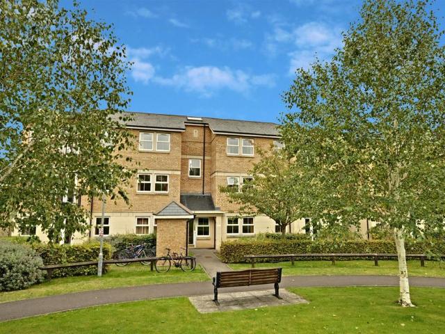 Venneit Close, Roger Dudman Way, Oxford 3 bed flat to rent £2,495 pcm £576 pw